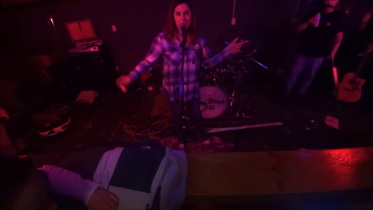 Mercedes Benz – Uncle Larry's Video Showcase